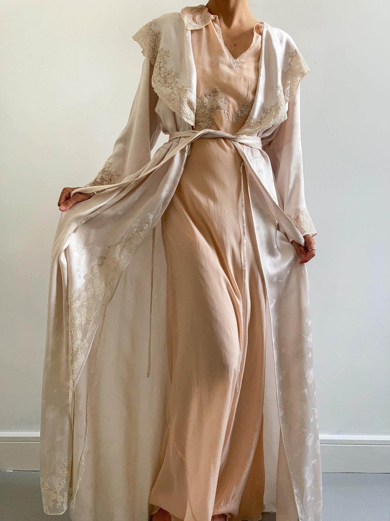 1930s Silk Floral Collared Robe with Alencon Lace – Adored Closet