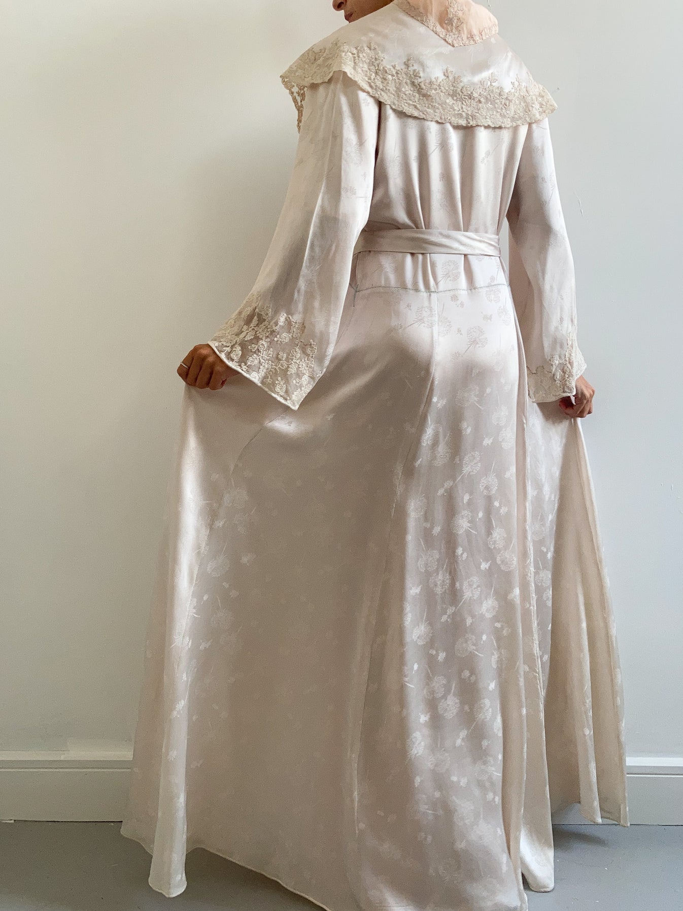1930s Silk Floral Collared Robe with Alencon Lace – Adored Closet