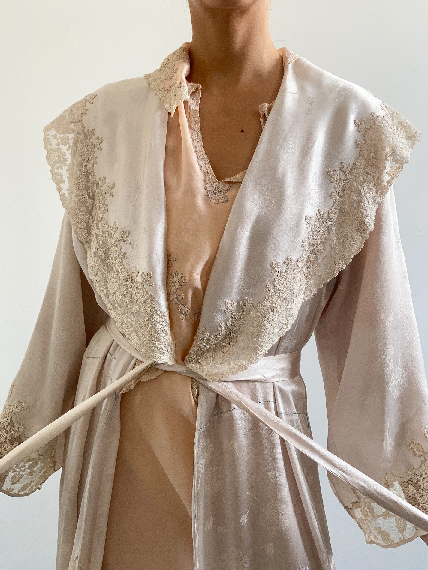 1930s Silk Floral Collared Robe with Alencon Lace – Adored Closet